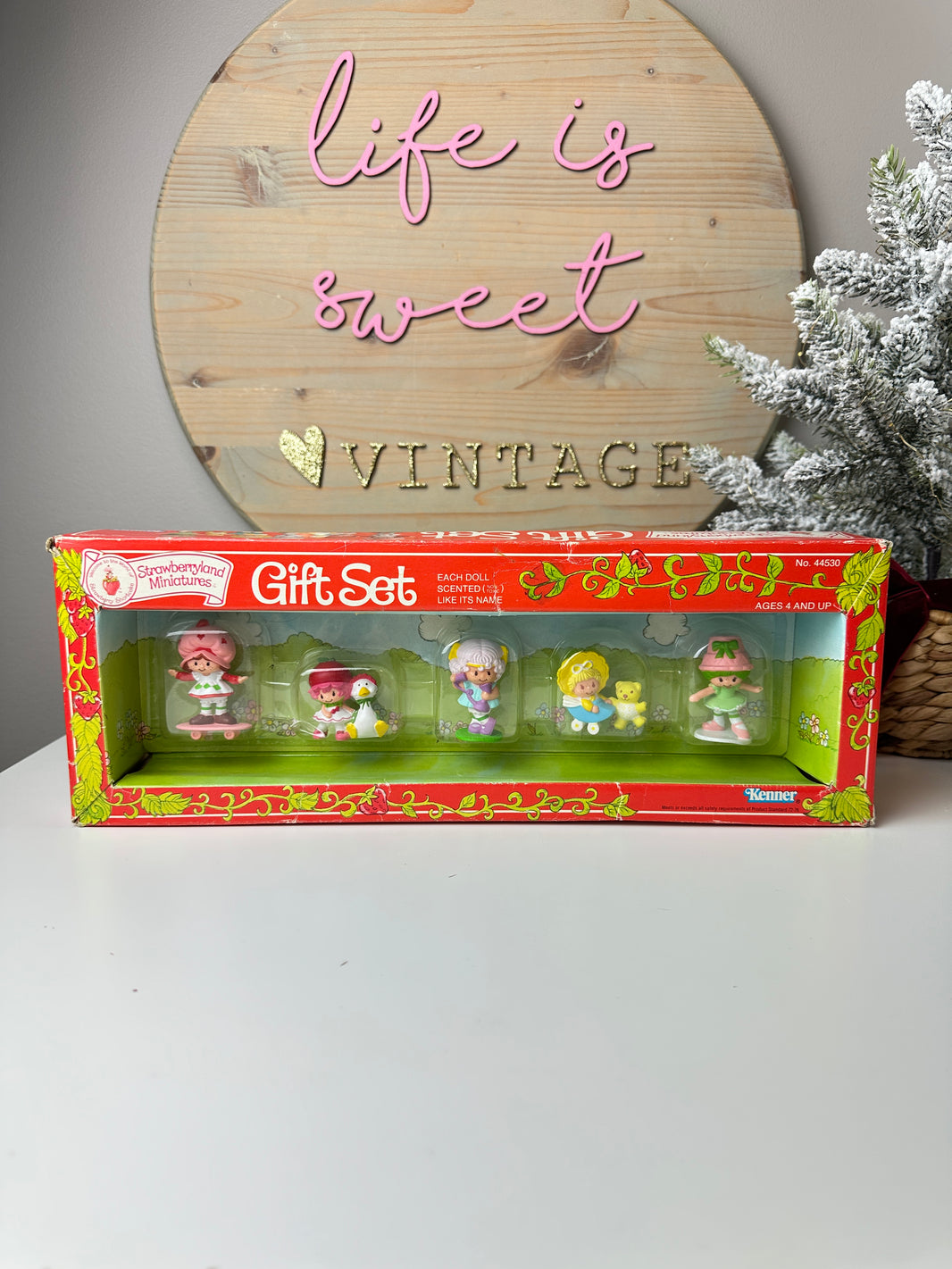 Strawberryland Miniatures – Life Is Sweet Vintage